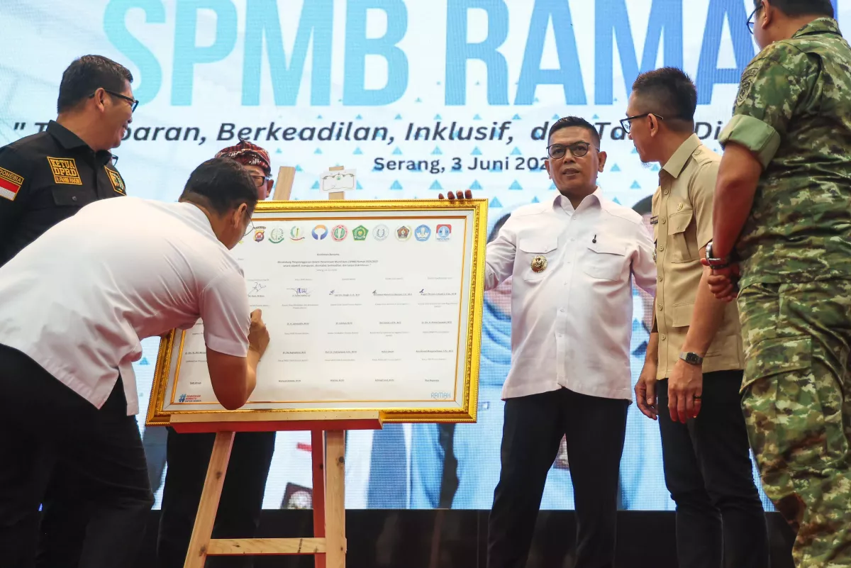 Gubernur Andra Soni Pimpin Penandatanganan Komitmen SPMB Ramah Tahun ...